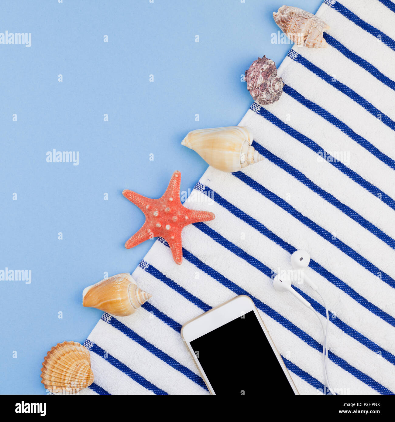 Flat lay beach hi-res stock photography and images - Alamy