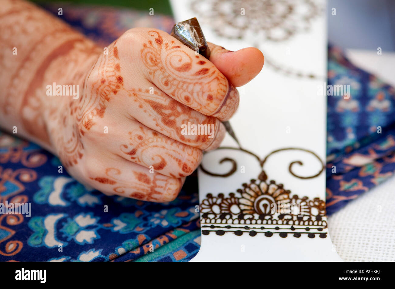 Woman Making Traditional Henna Decorations Stock Photo - Alamy