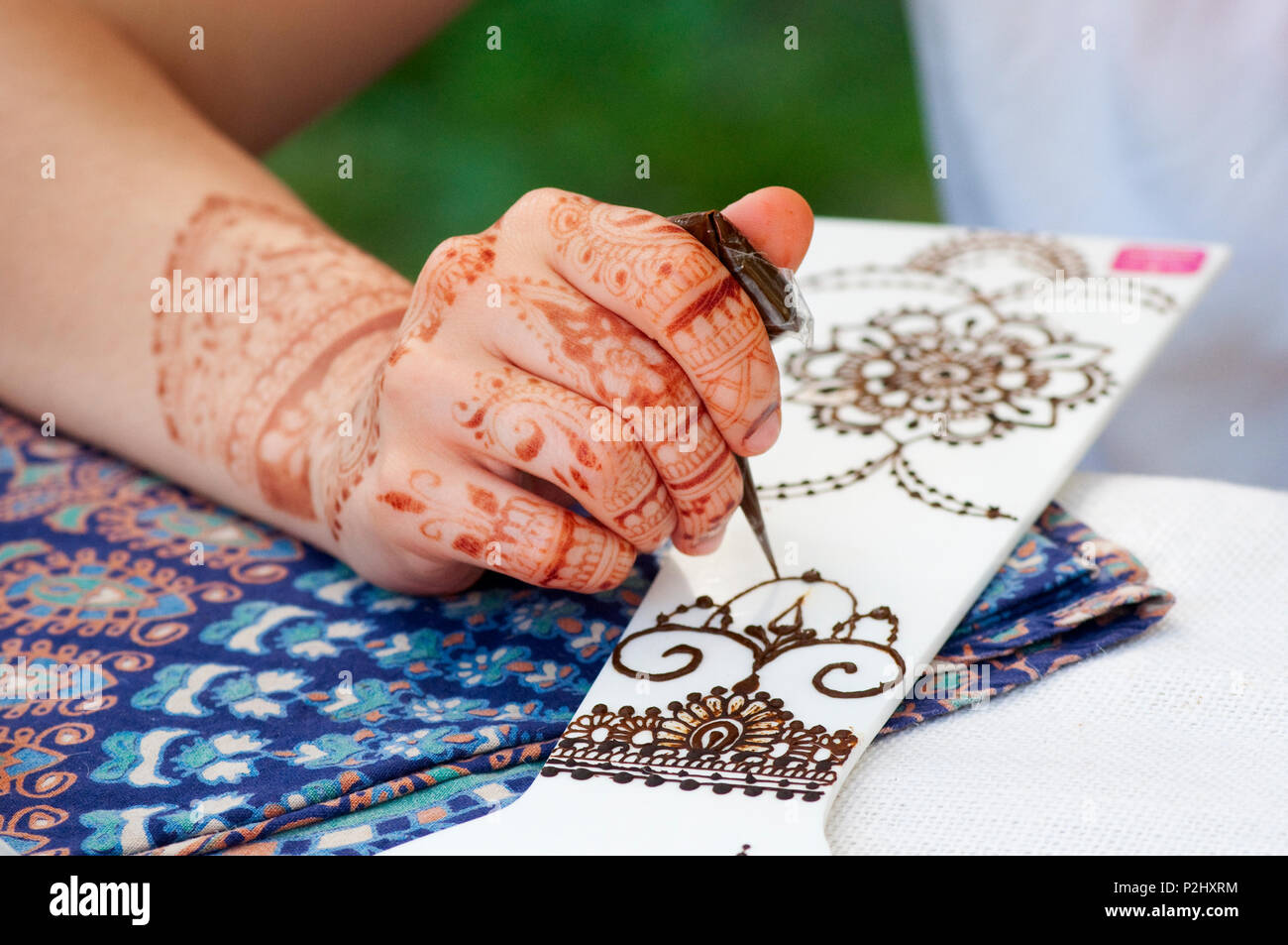 Woman Making Traditional Henna Decorations Stock Photo - Alamy