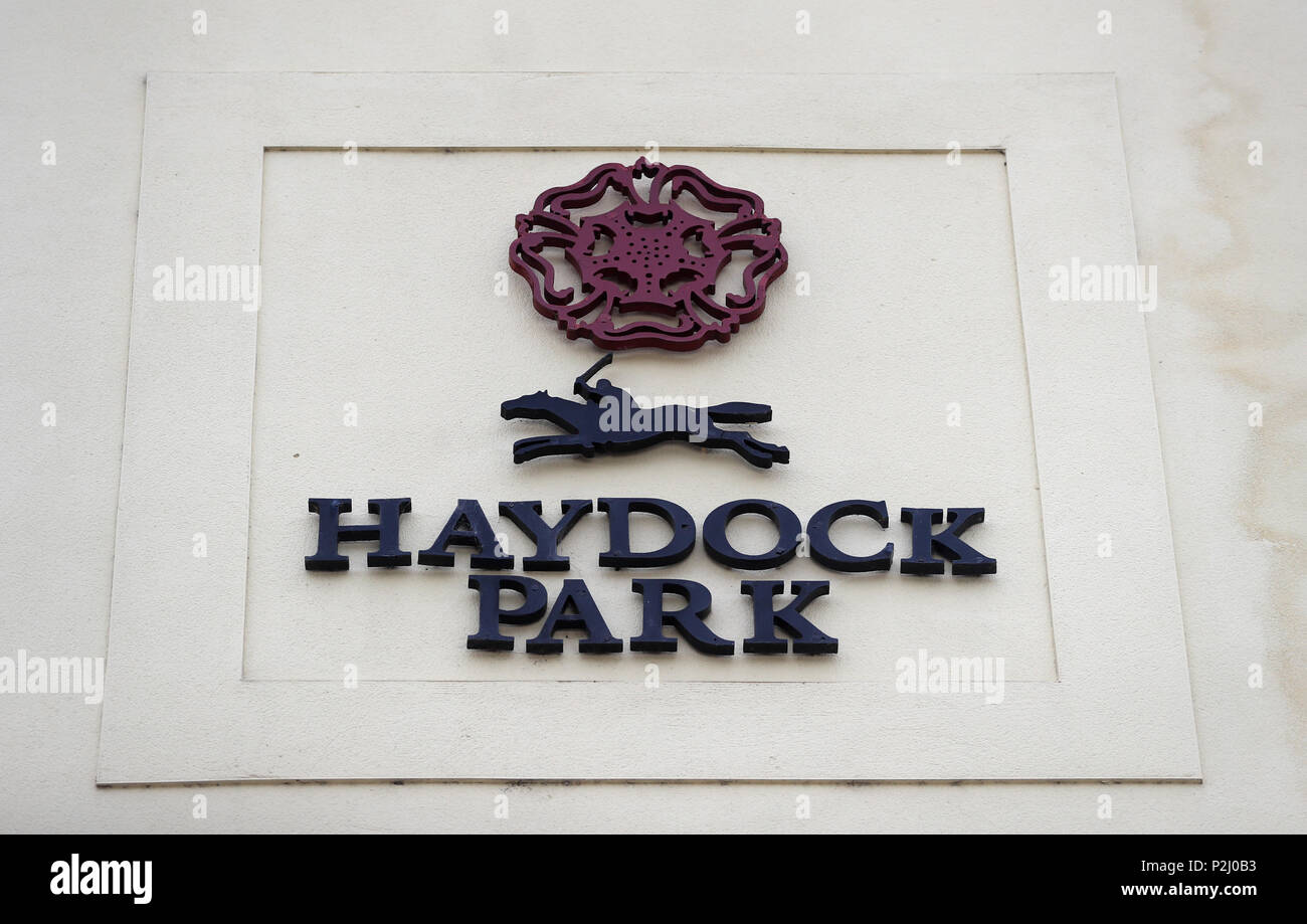 Haydock racecourse general hi-res stock photography and images - Alamy