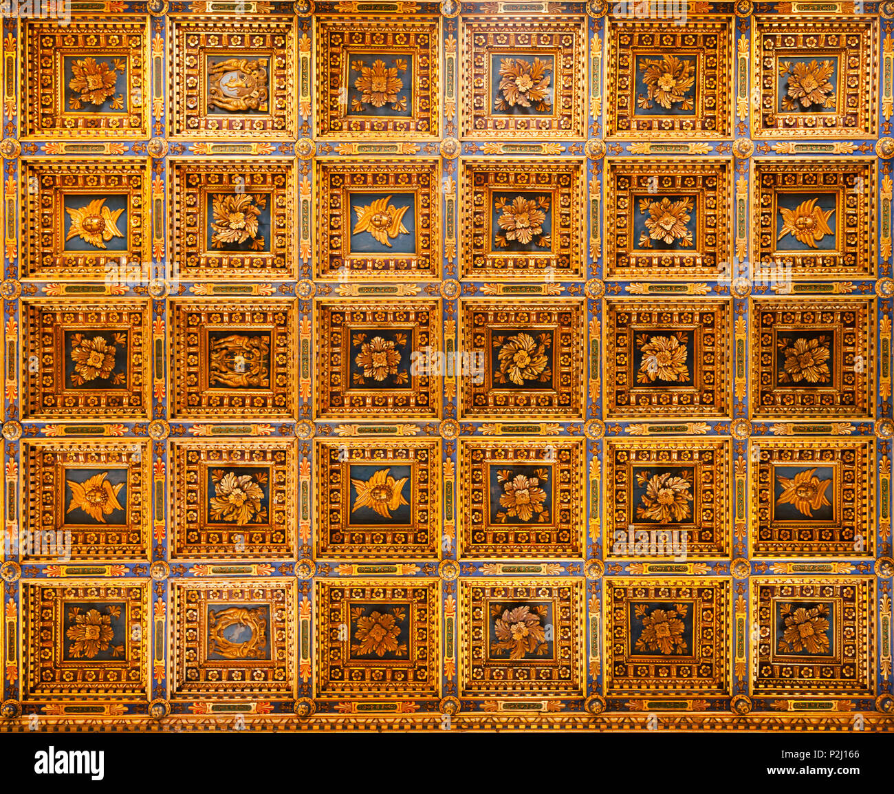 Wooden coffered ceiling hi-res stock photography and images - Alamy