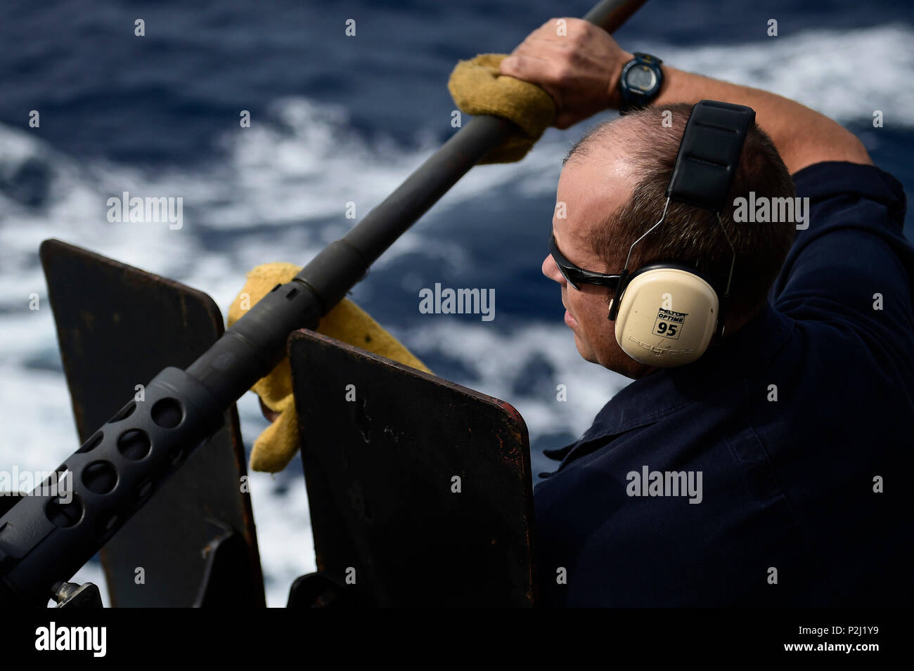 160926-N-FP878-191MEDITERRANEAN SEA (Sept. 26, 2016) Gunner’s Mate 1st ...