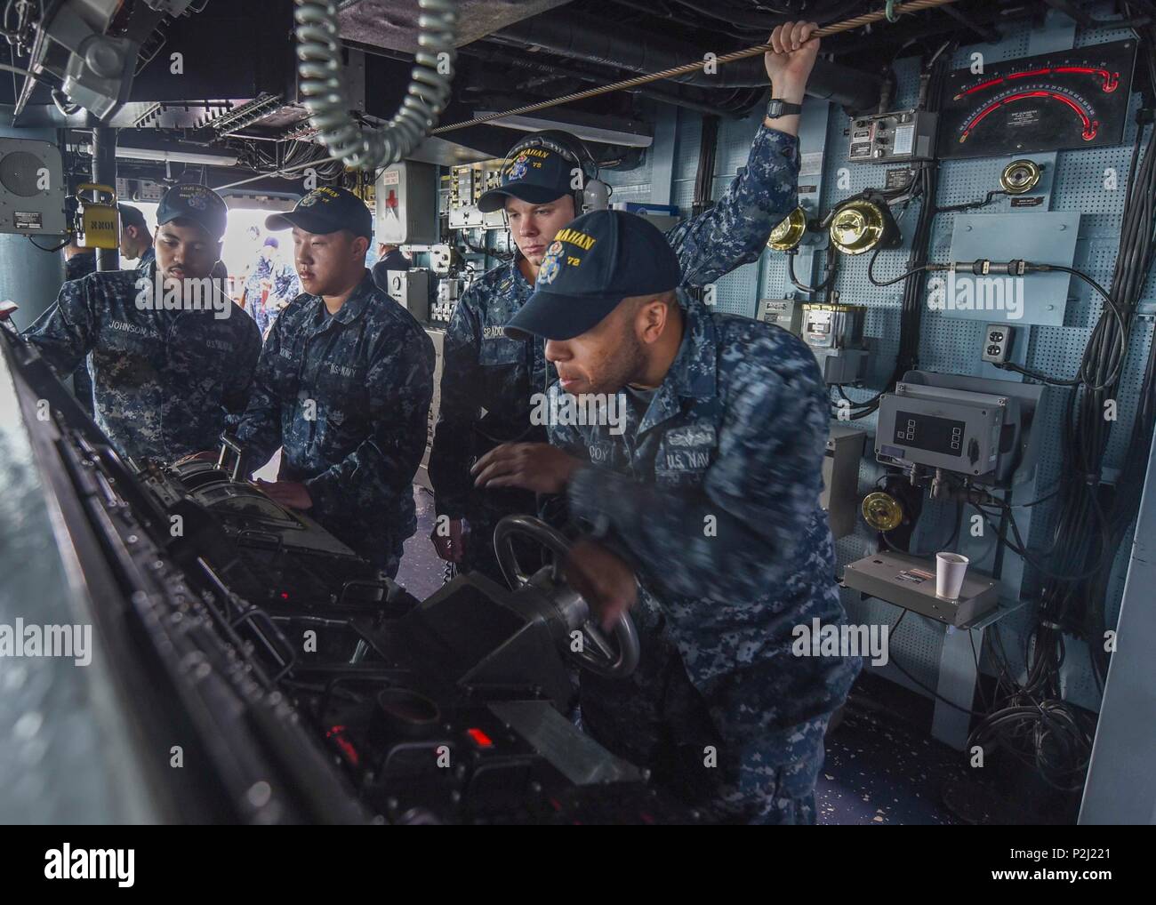 160926-N-CS953-007 ATLANTIC OCEAN (Sept. 26, 2016) Sailors aboard the ...