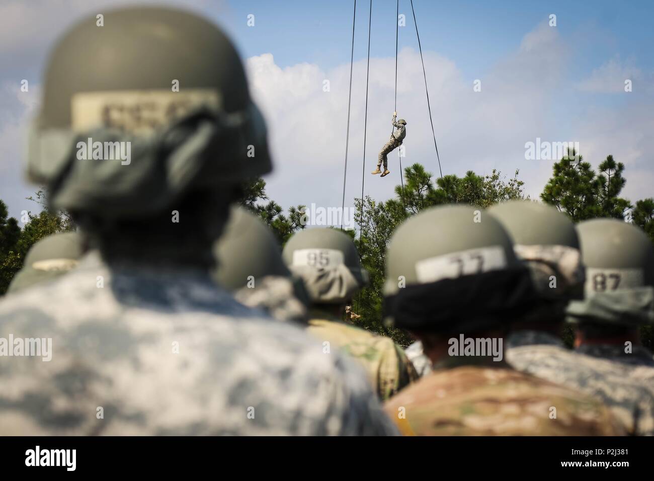 Students from the DeGlopper Air Assault School, VXIII Airborne Corps ...