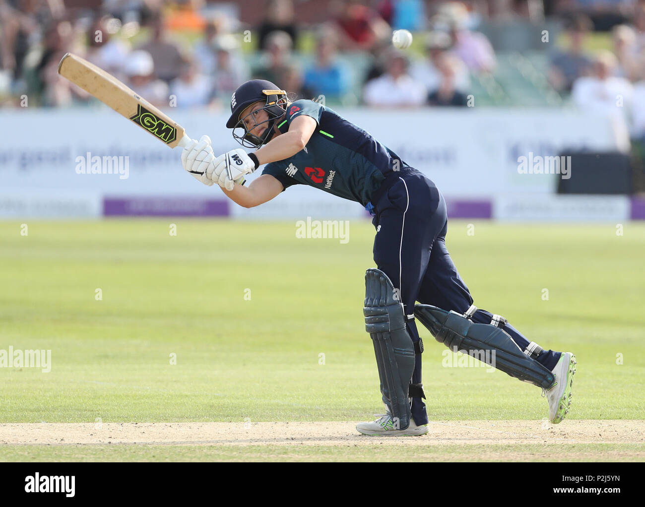 Englands amy jones batting hi-res stock photography and images - Alamy