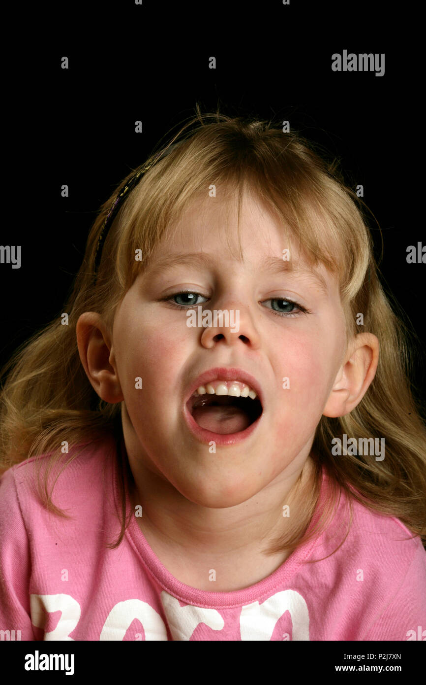 School girl singing in primary hi-res stock photography and images - Alamy