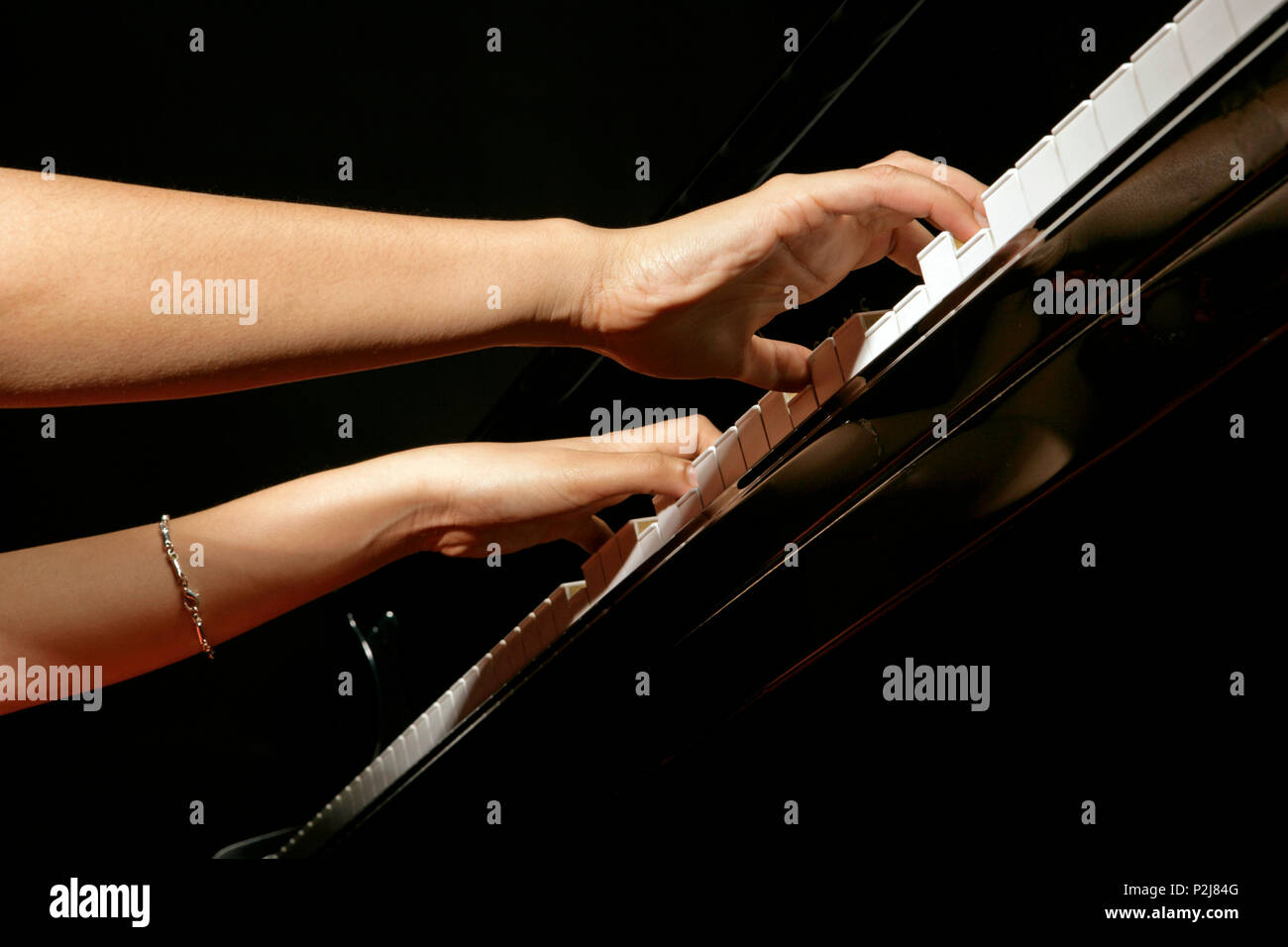 Piano keyboard cut out hi-res stock photography and images - Alamy