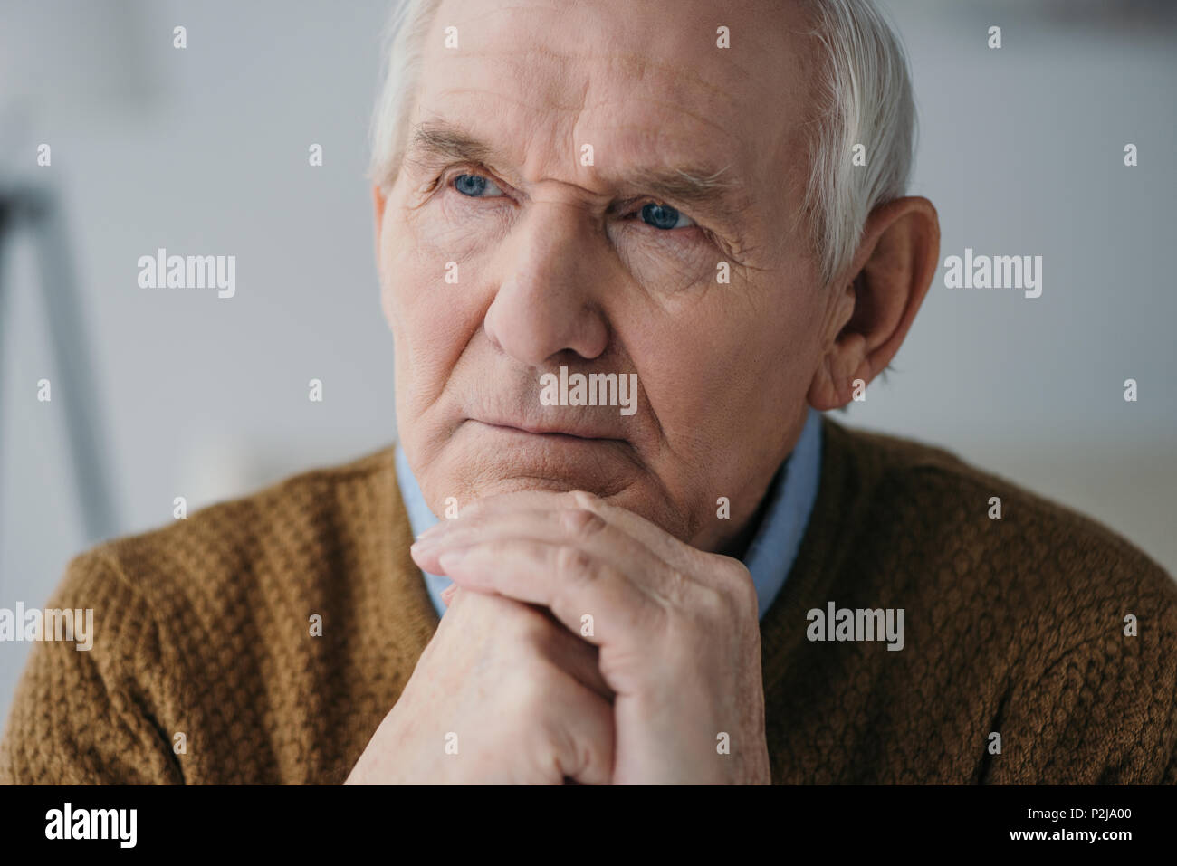 Leaning on hands hi-res stock photography and images - Alamy