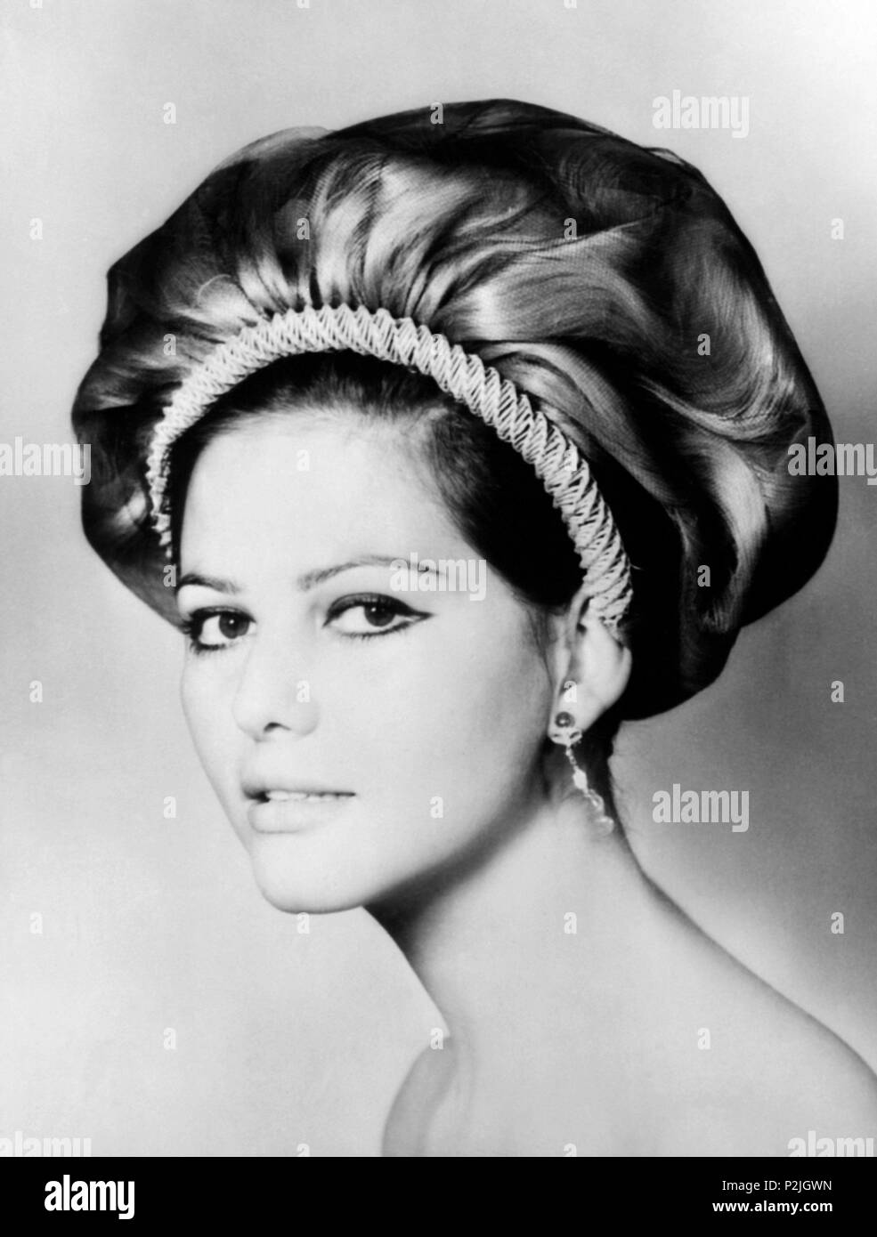 Claudia cardinale hi-res stock photography and images - Alamy