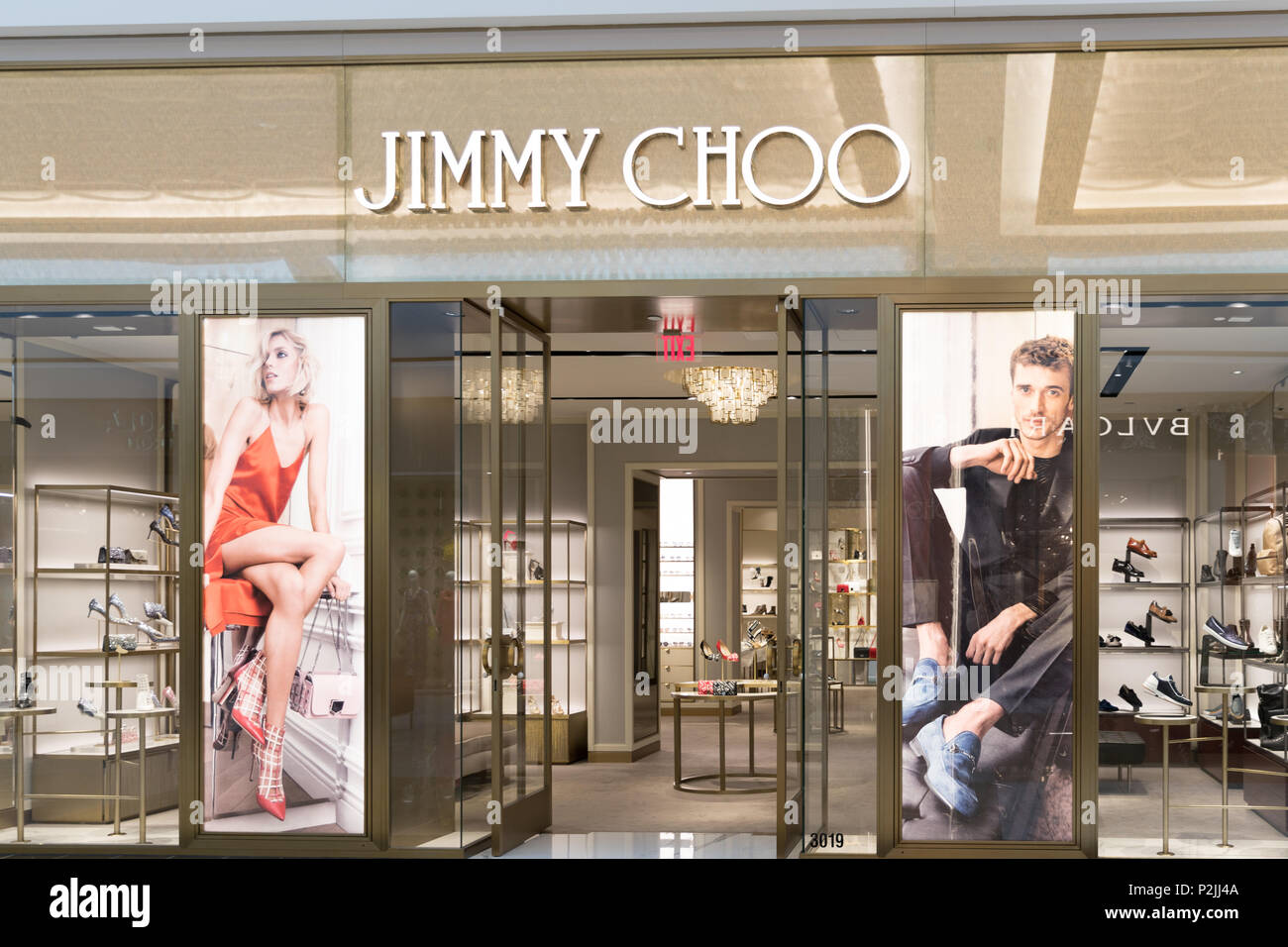 Jimmy choo store display hi-res stock photography and images - Alamy
