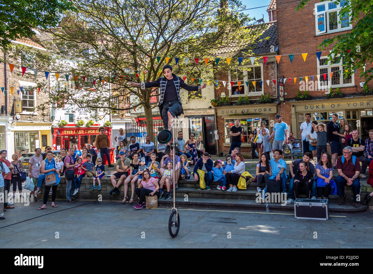 Juggler on unicycle hi-res stock photography and images - Alamy
