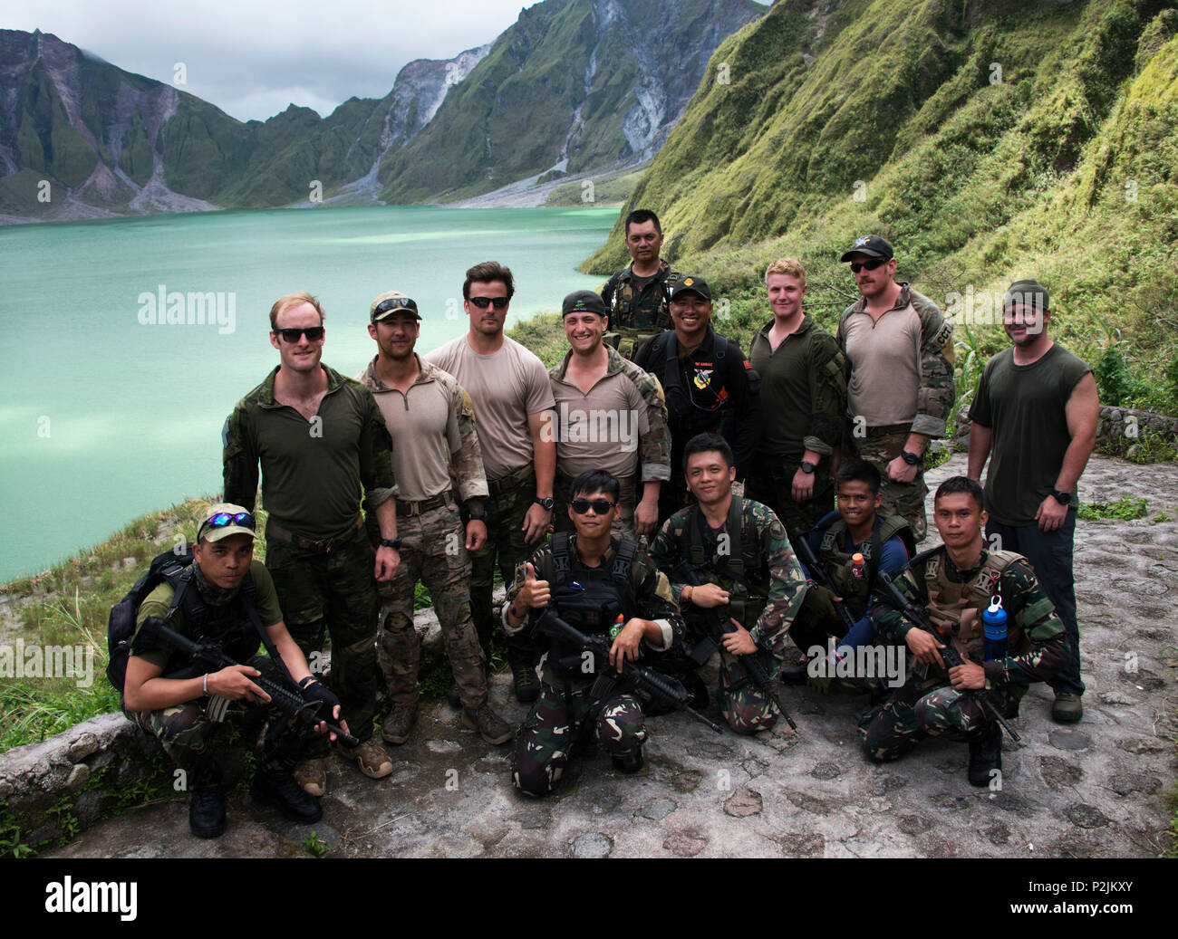 Members of the 320th Special Tactics Squadron and Philippine Forward ...