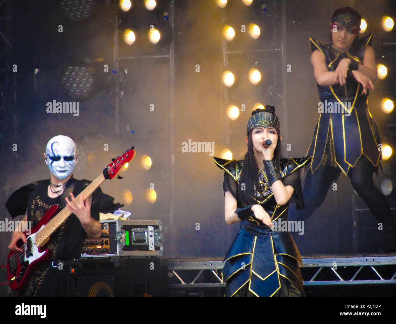Heavy metal fans rock concert hi-res stock photography and images - Alamy