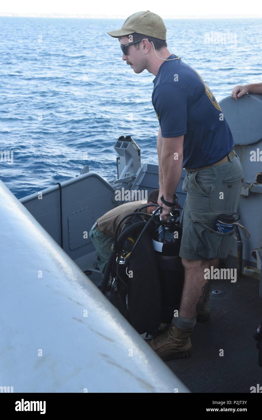 U.S. Navy Diver 2nd Class Kevin Kollar of Mobile Diving and Salvage ...