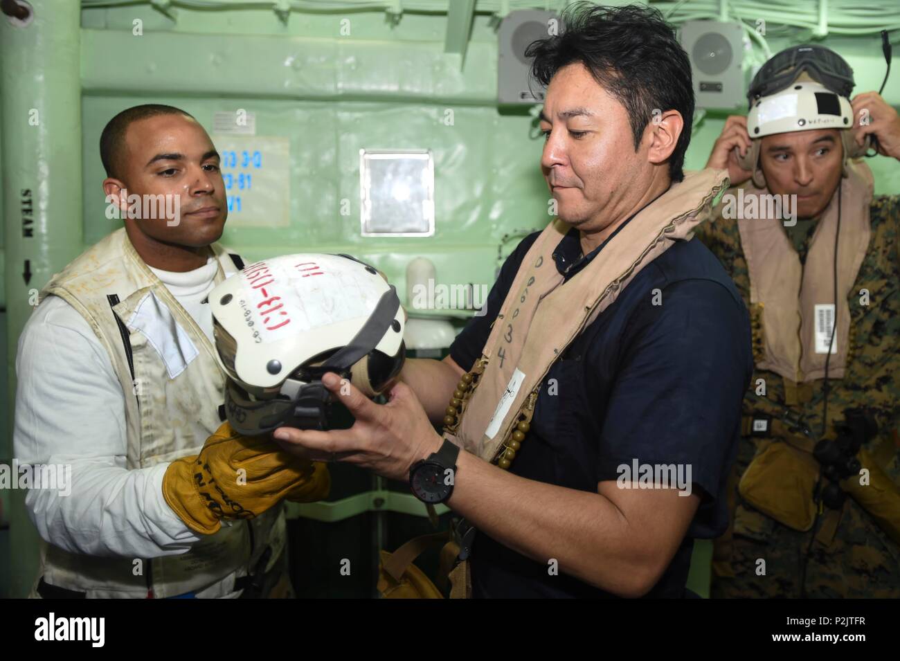 160902-N-AY934-211PACIFIC OCEAN (Sept. 2, 2016) Gunnery Sgt. Hughey ...