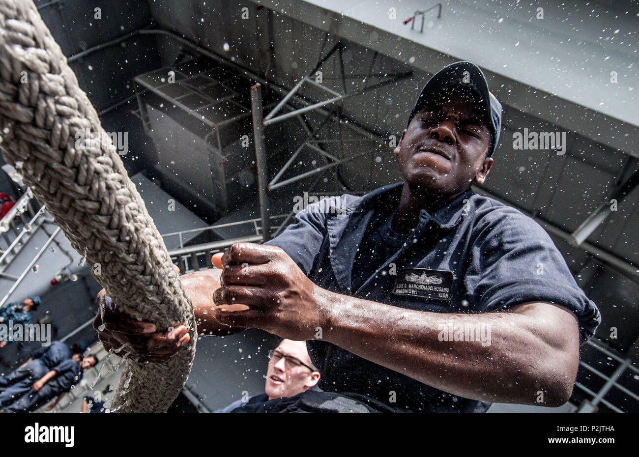 Multiple mooring lines hi-res stock photography and images - Alamy