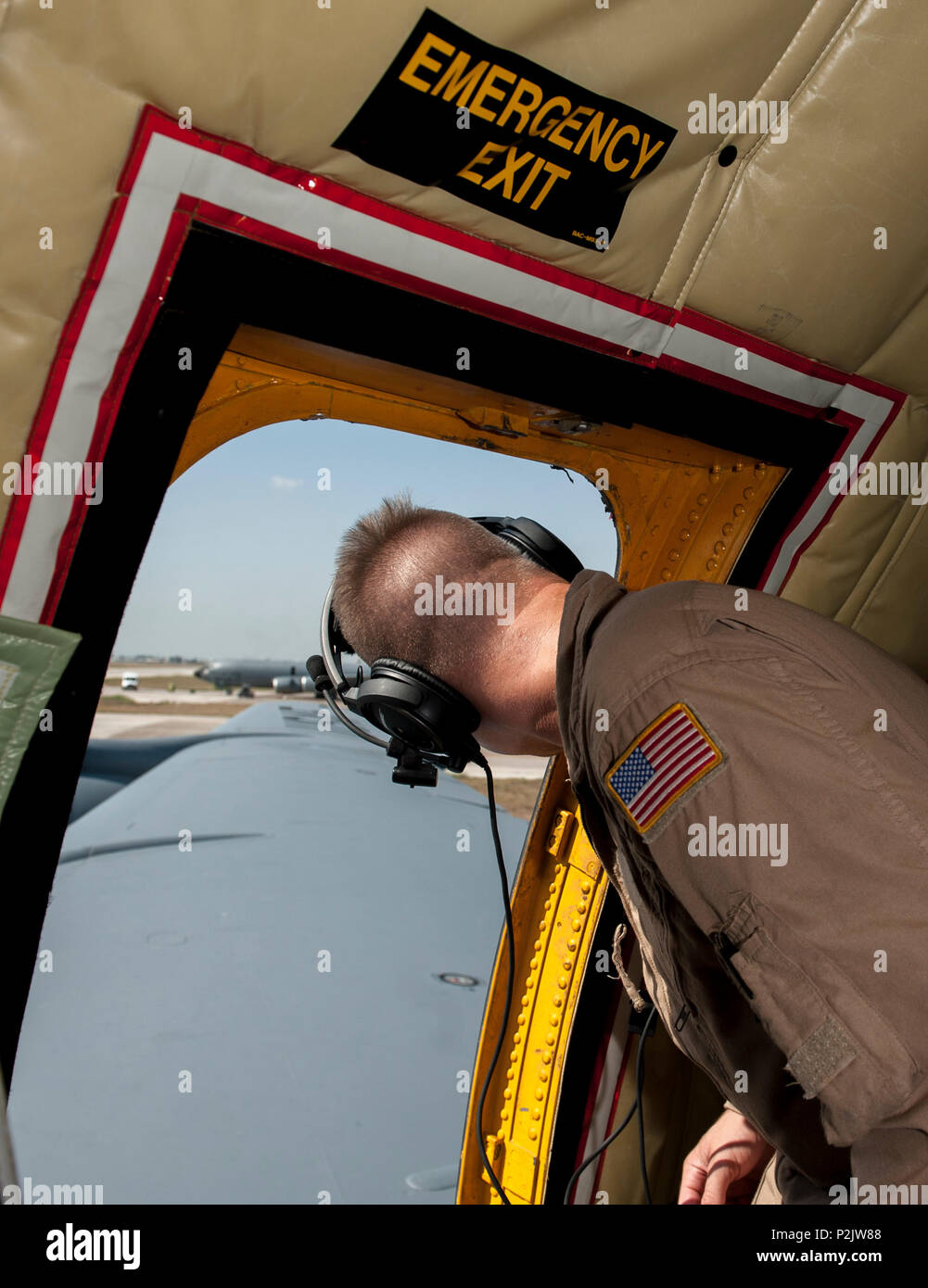 U.S. Air Force Staff Sgt. Jeffrey, 22nd Expeditionary Air Refueling ...