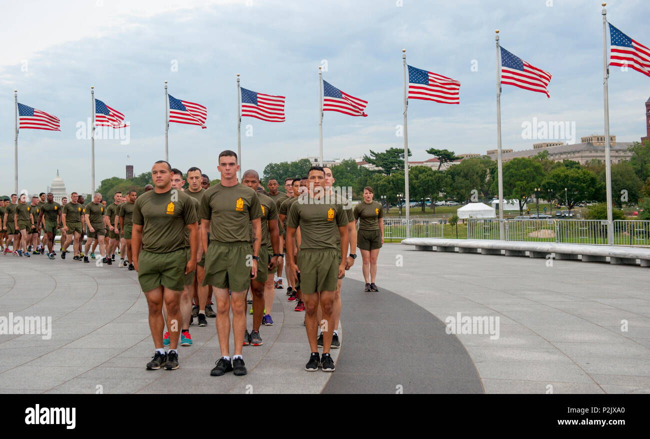 U.S. Marines attached to the Quantico Staff Noncommissioned Officers ...