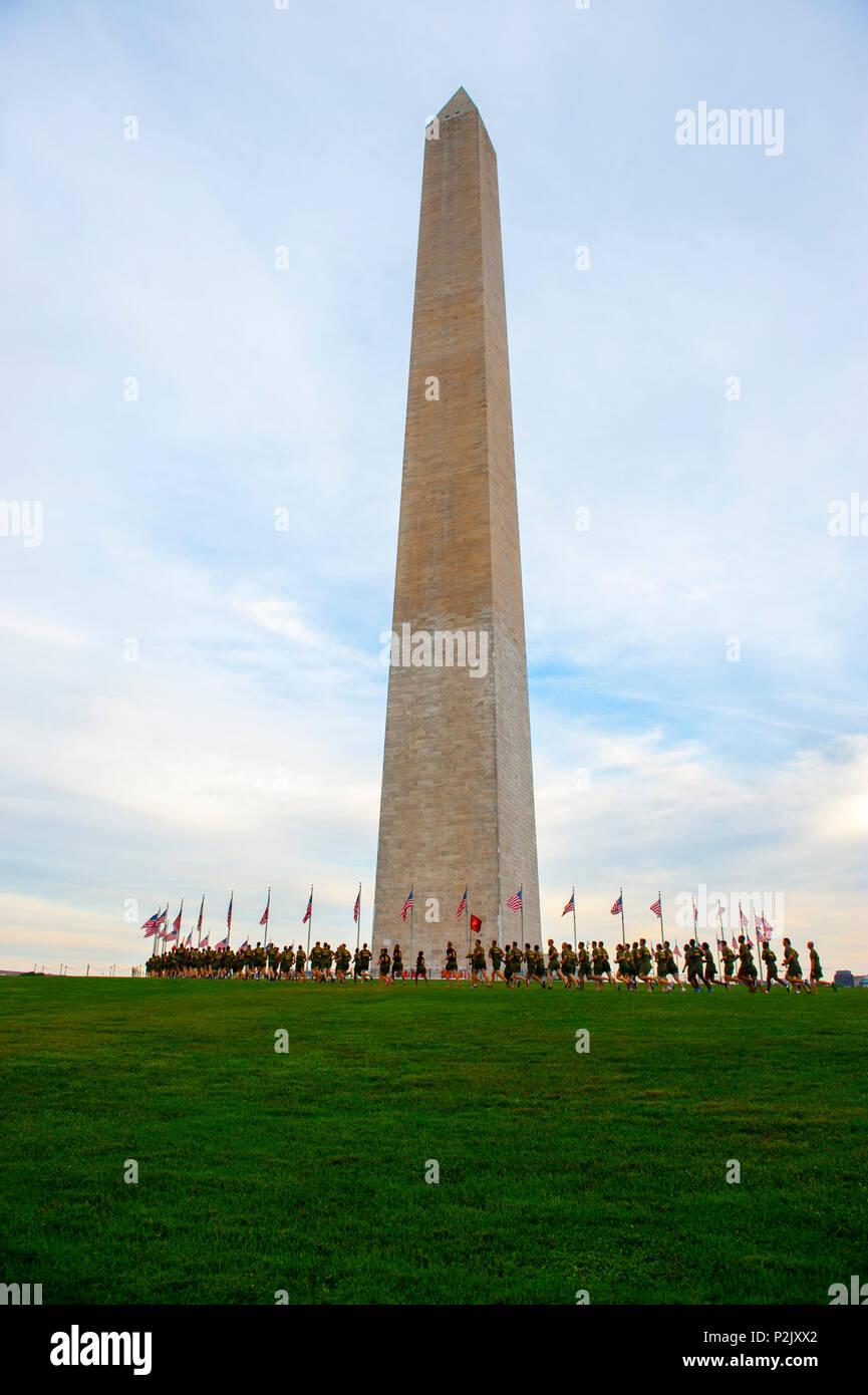 U.S. Marines attached to the Quantico Staff Noncommissioned Officers ...