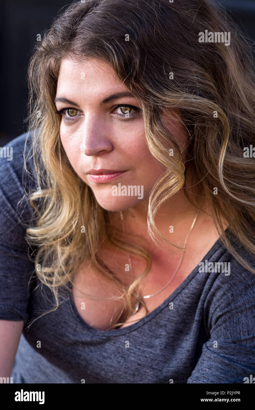 Headshot of beautiful woman hi-res stock photography and images - Alamy