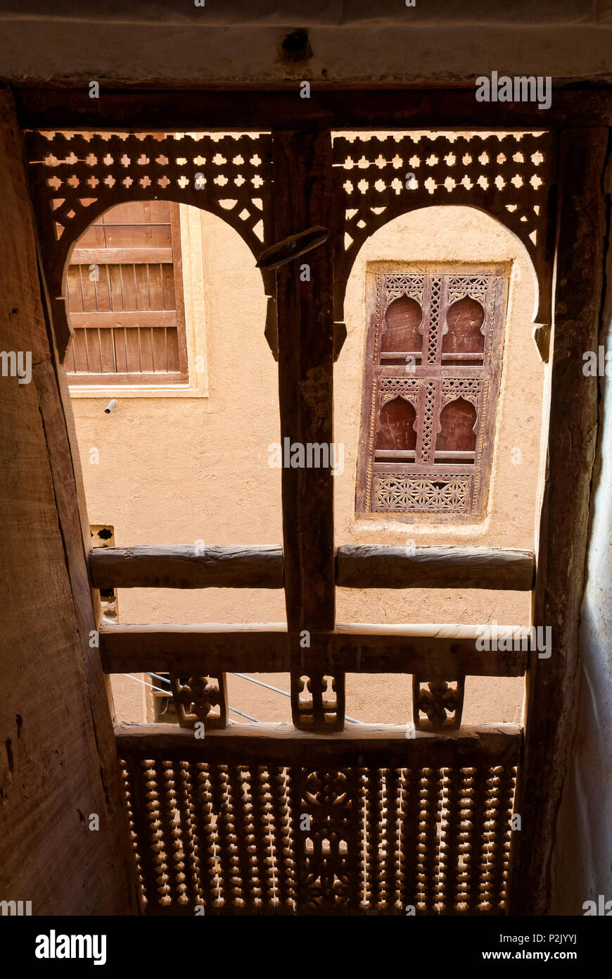Windows of traditional architecture in Shibam, Yemen Stock Photo - Alamy