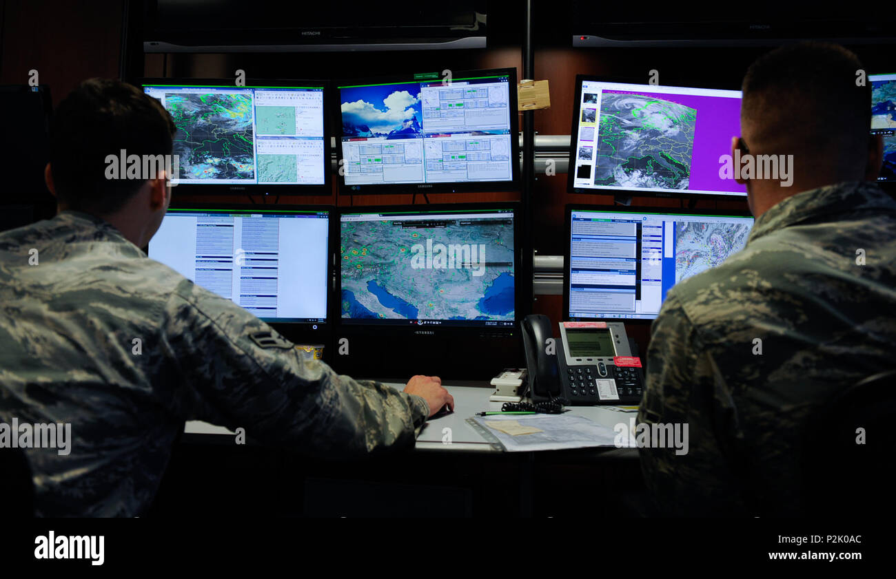 Monitoring weather screens hi-res stock photography and images - Alamy