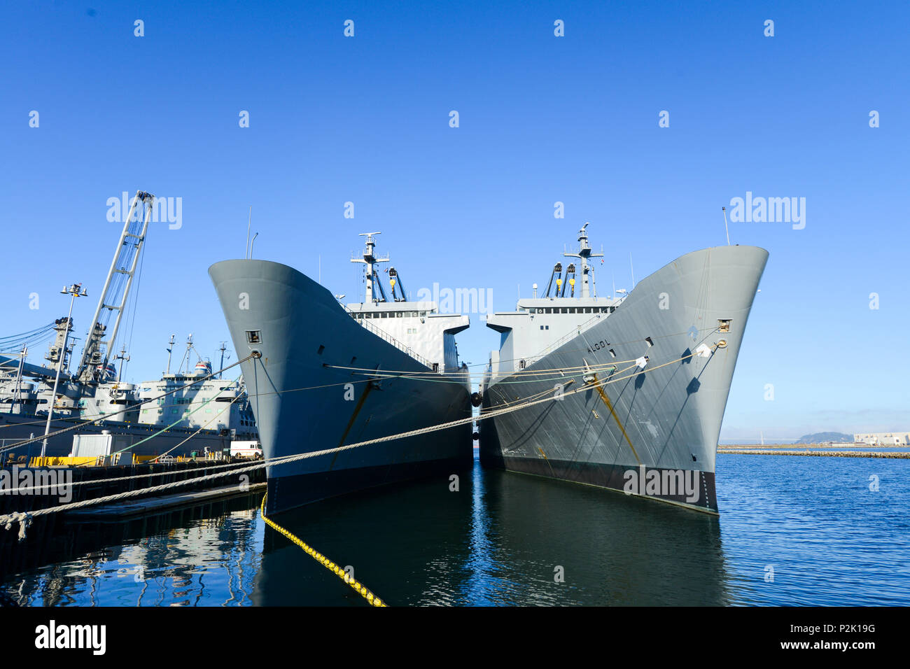 160928-N-QL471-100 ALAMEDA, Calif. (Sept. 28, 2016) Fast sealift ship ...