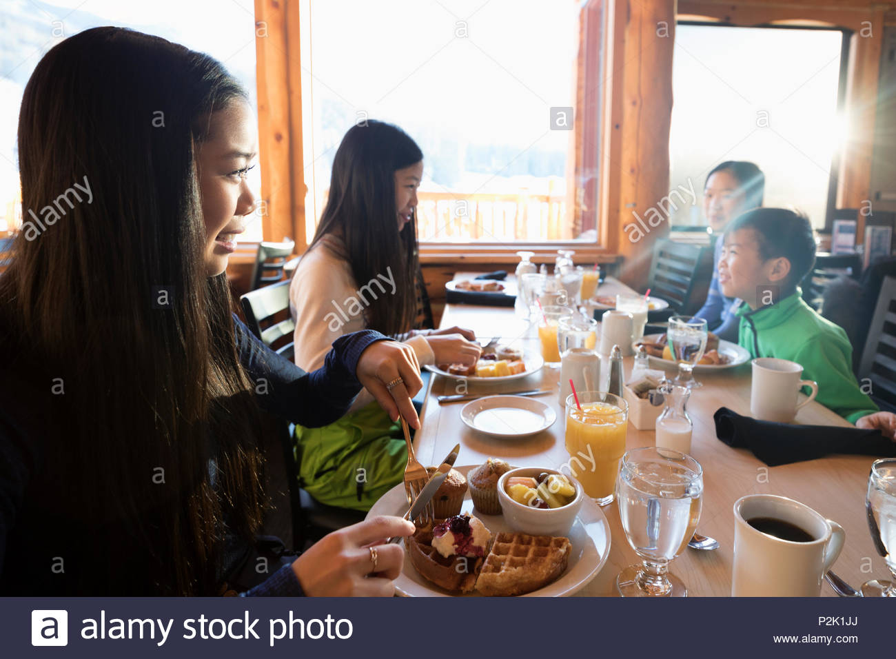 A family eating breakfast together hi-res stock photography and images ...
