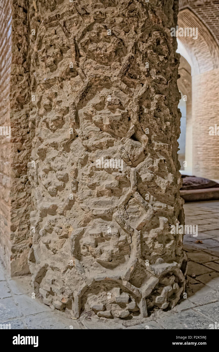 Isfahan Old Mosque column detail Stock Photo - Alamy
