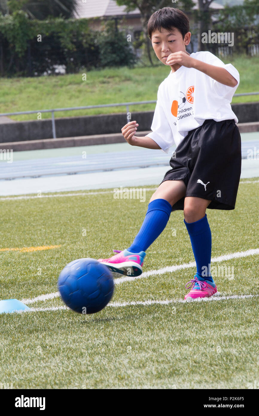 Children drill ball soccer hi-res stock photography and images - Alamy