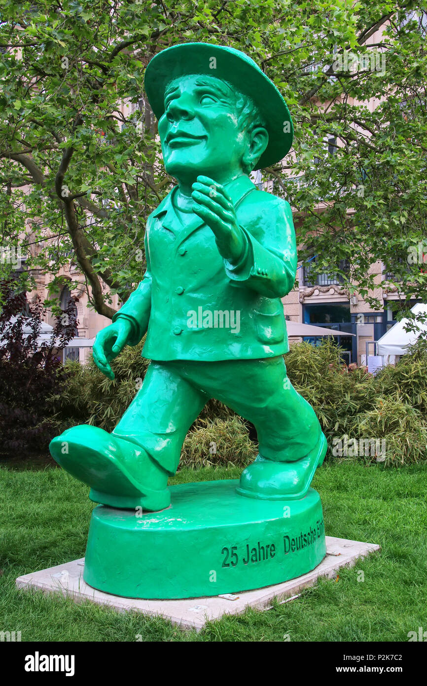 Ampelmann statue hi-res stock photography and images - Alamy