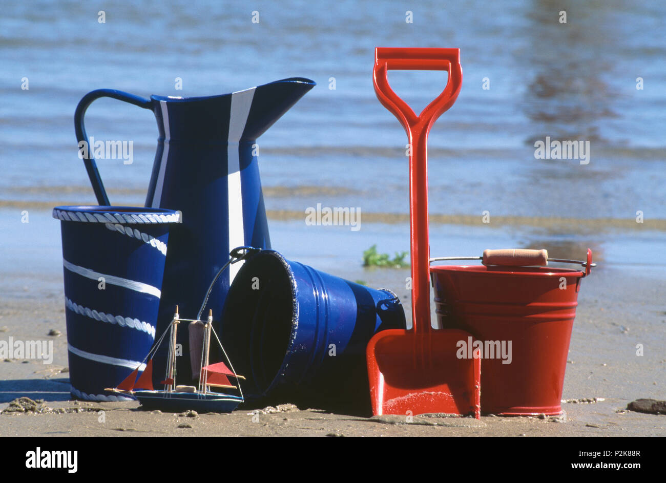 Seaside bucket and spade hi-res stock photography and images - Alamy