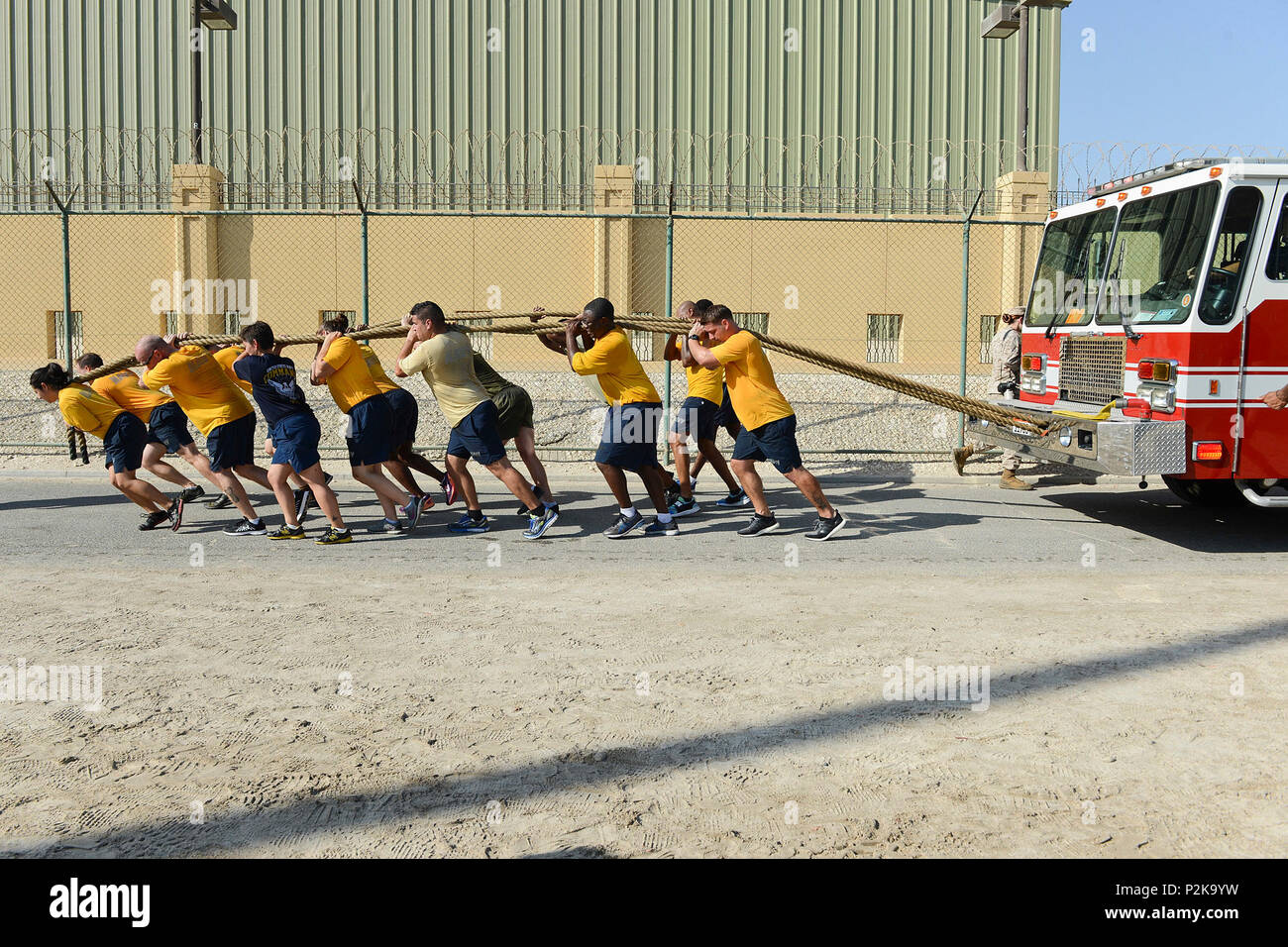 Teamwork building exercises hi-res stock photography and images - Alamy
