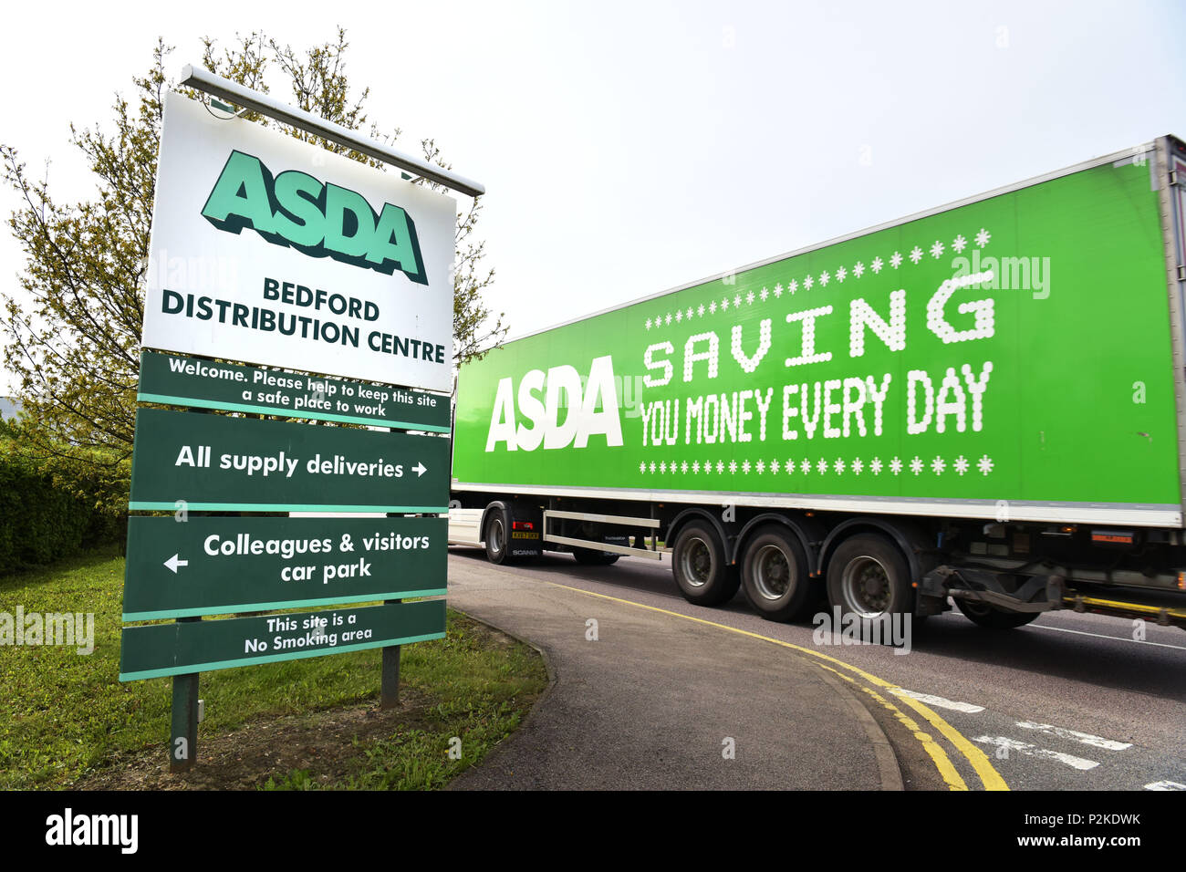 Lorries at asda warehouse hi-res stock photography and images - Alamy