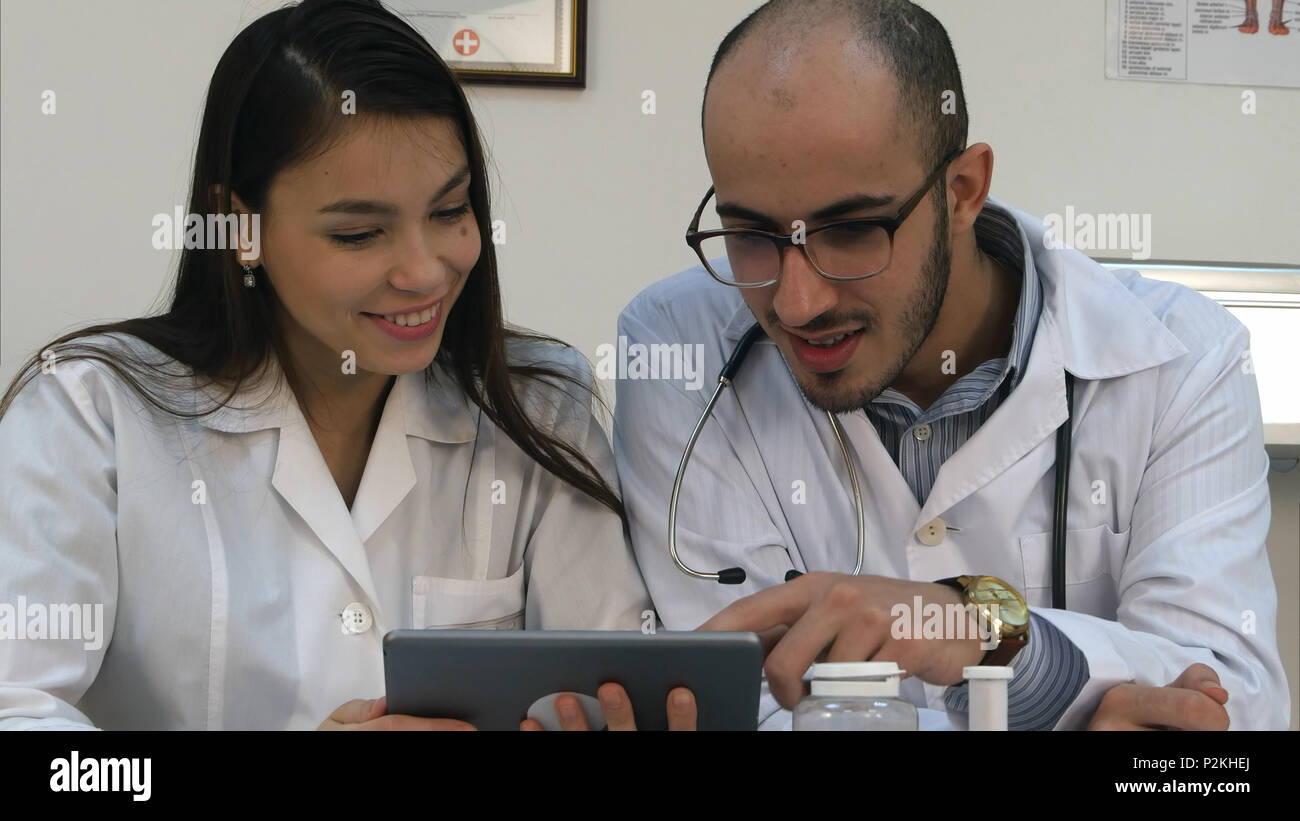 Doctors laughing together hi-res stock photography and images - Alamy