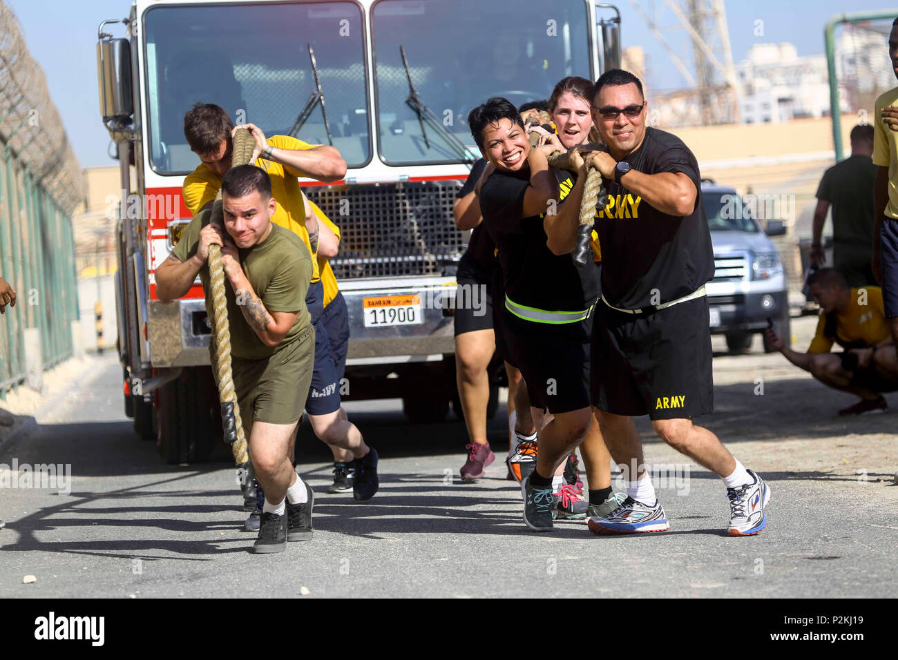 Teamwork building exercises hi-res stock photography and images - Alamy