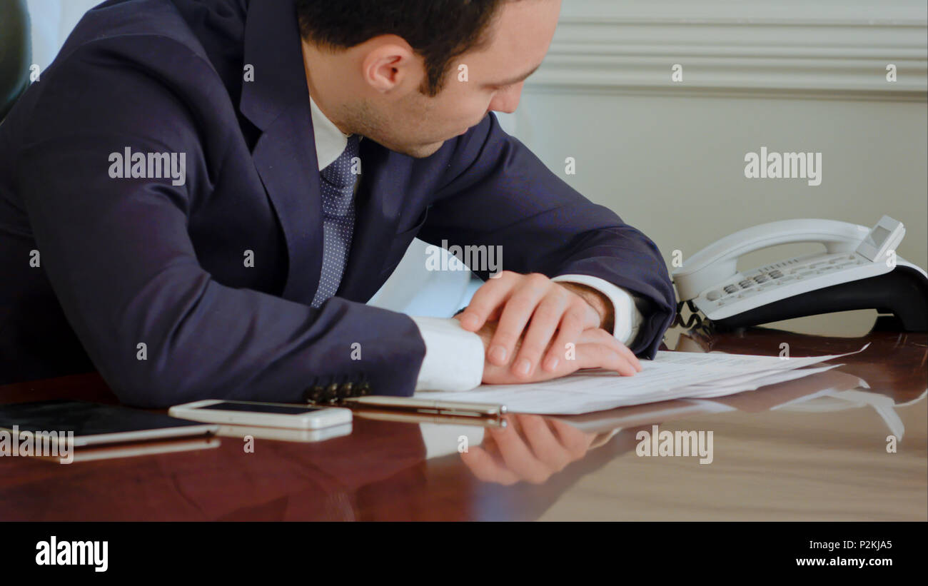 Depressing office desk hi-res stock photography and images - Alamy