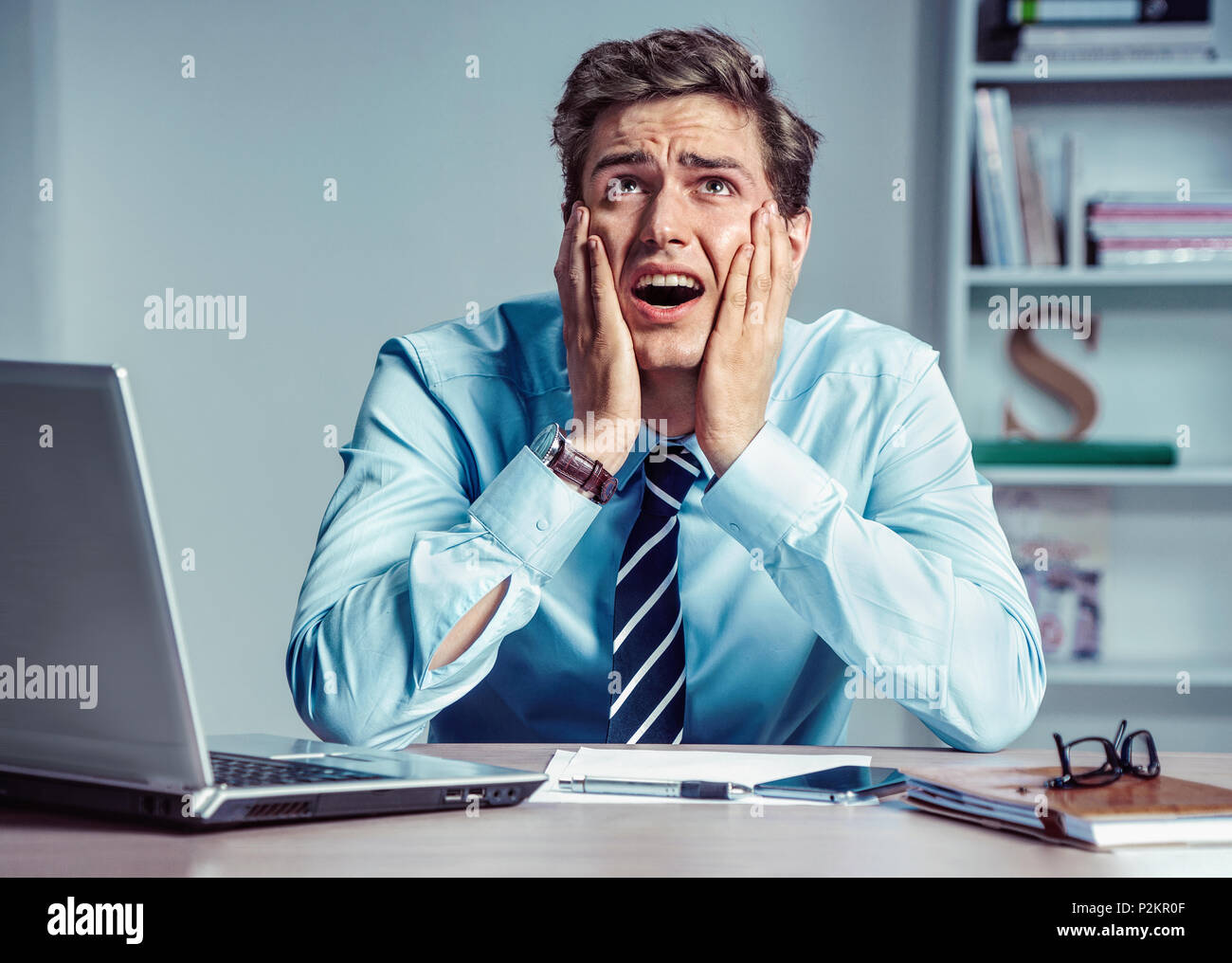 Studio desk news hi-res stock photography and images - Alamy
