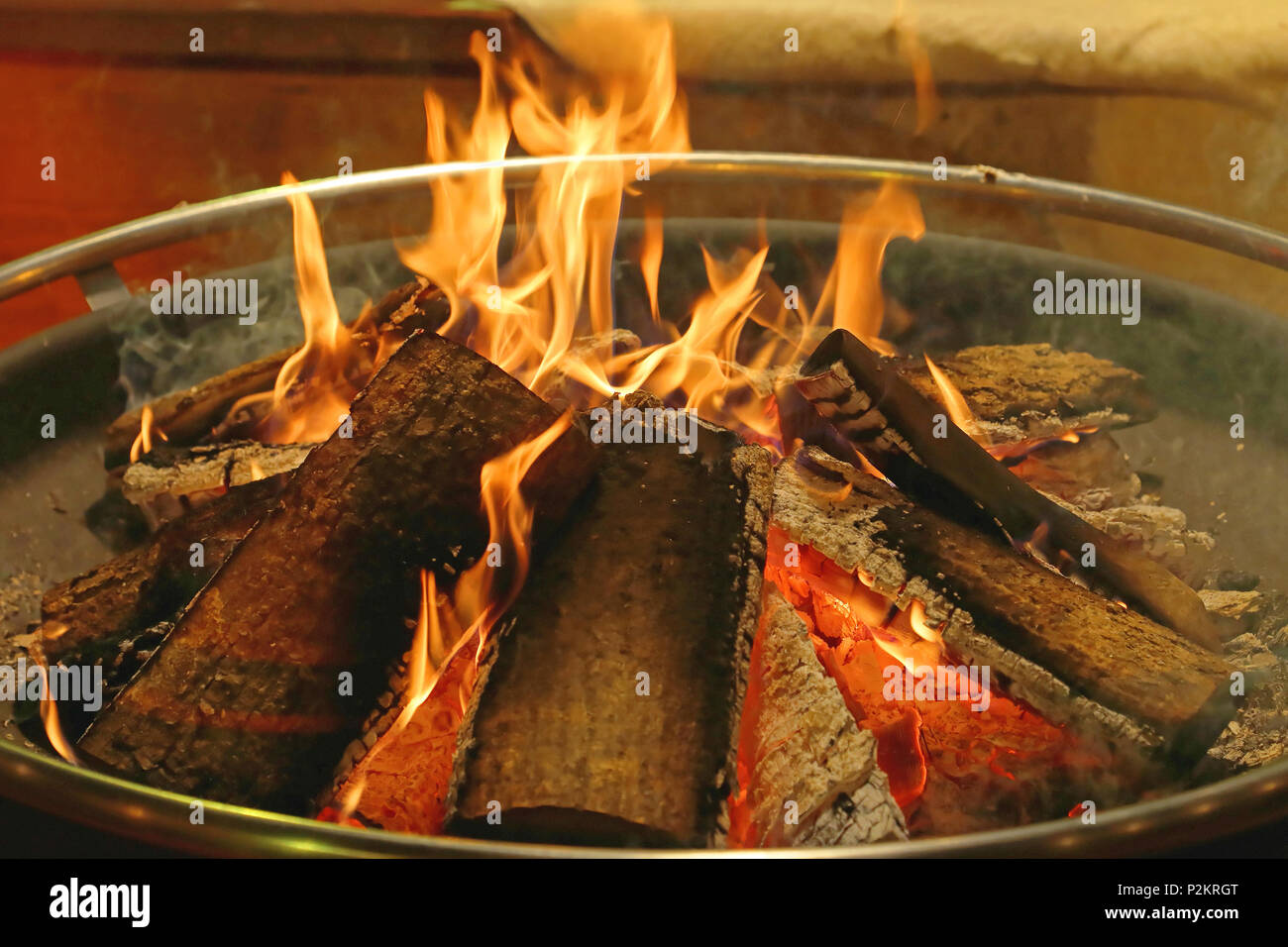 Log Fire in Circular Metal Firepit Tray Stock Photo - Alamy