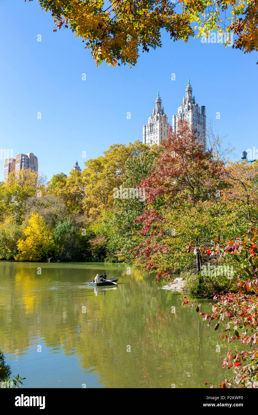 People rowing in central park hi-res stock photography and images - Alamy
