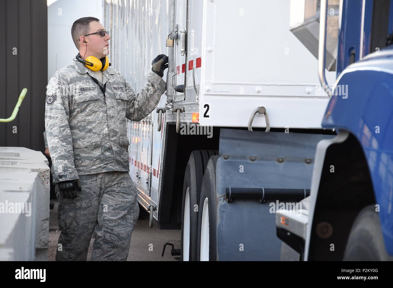 The 4th Space Operations Squadron mobile team execute a mobile space ...