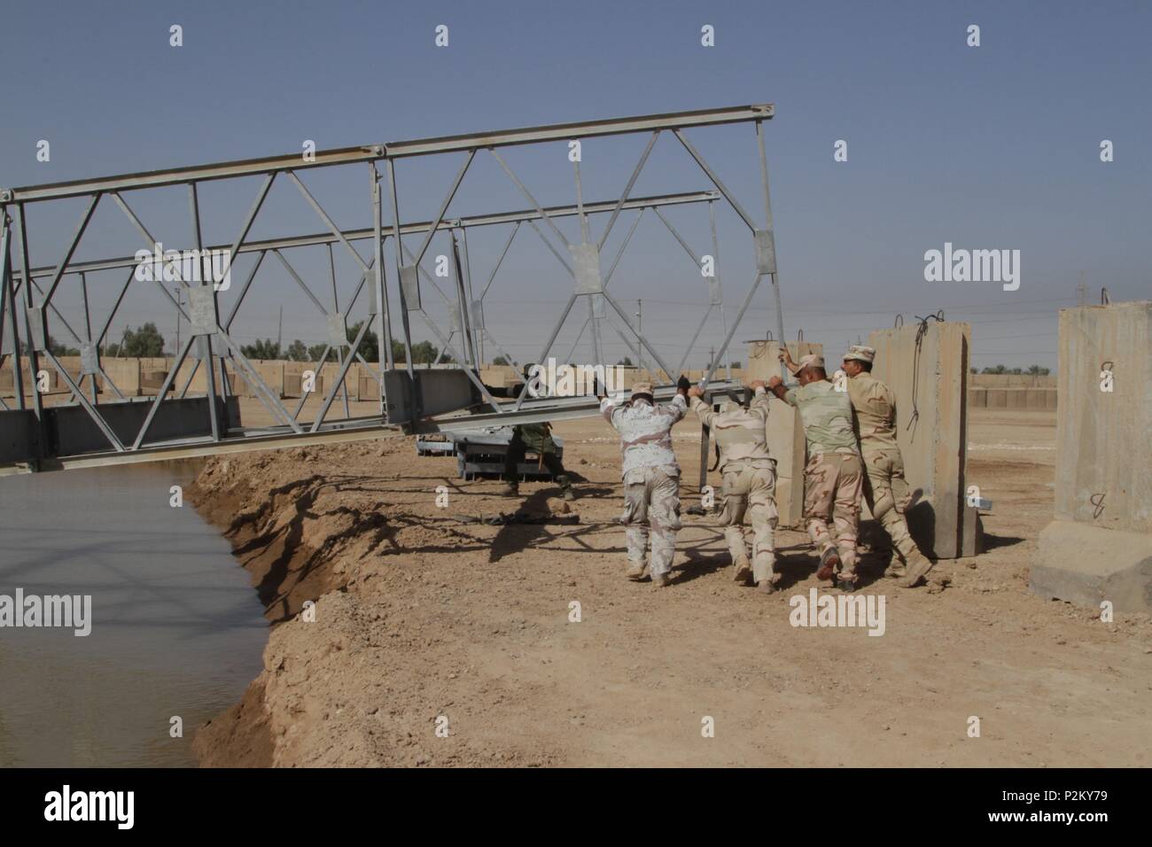 Iraqi army soldiers receive training from Coalition partners and ...