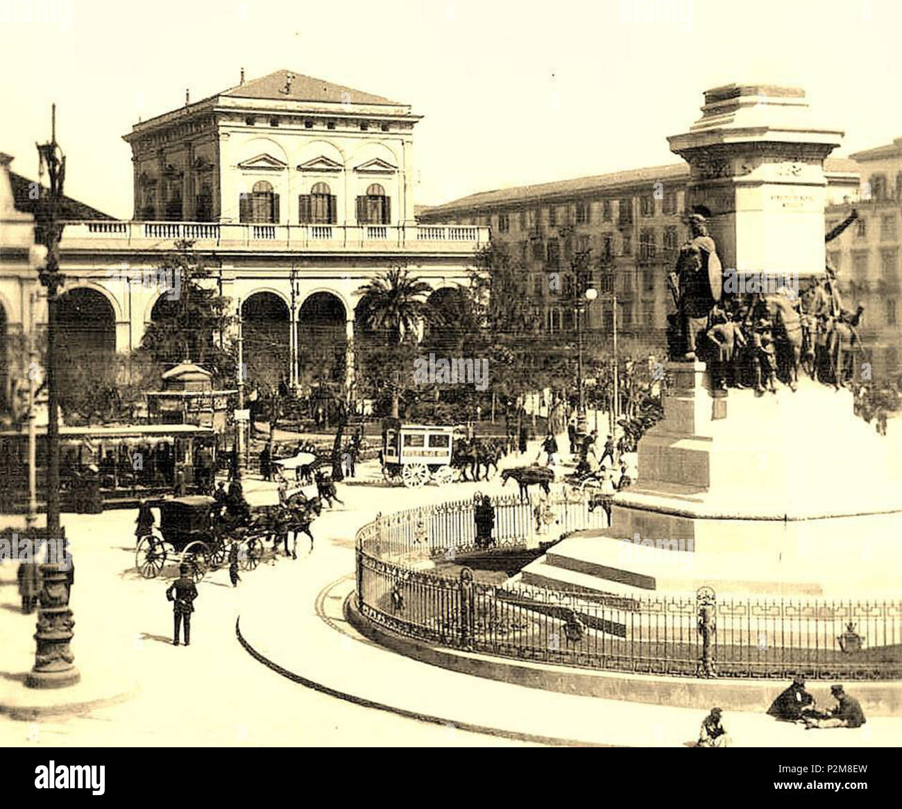 Monumento con statua hi-res stock photography and images - Alamy