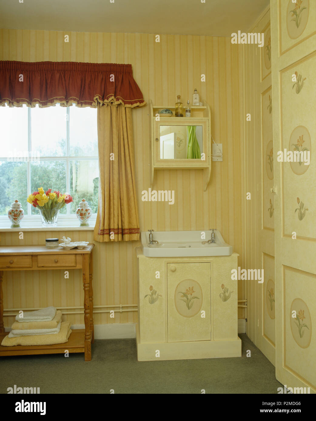 Vanity table hi-res stock photography and images - Alamy