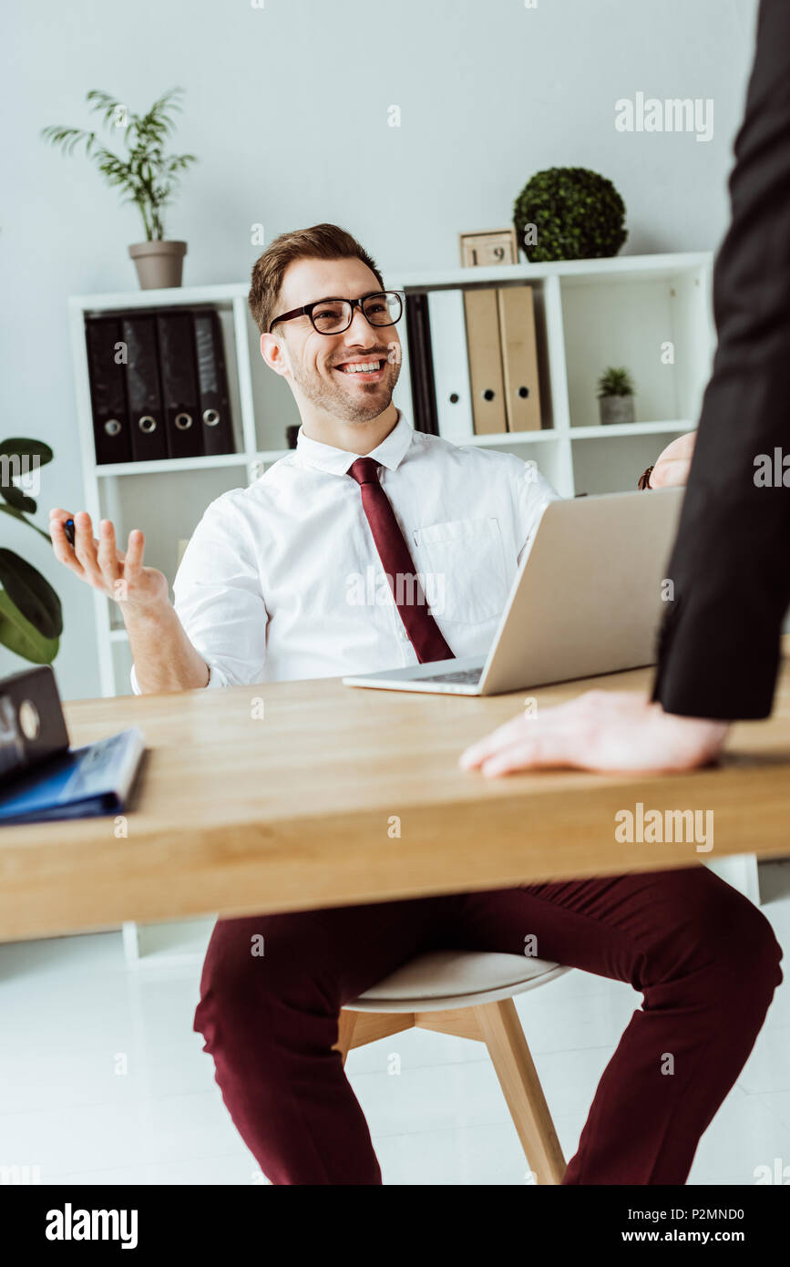 Talking with boss hi-res stock photography and images - Alamy