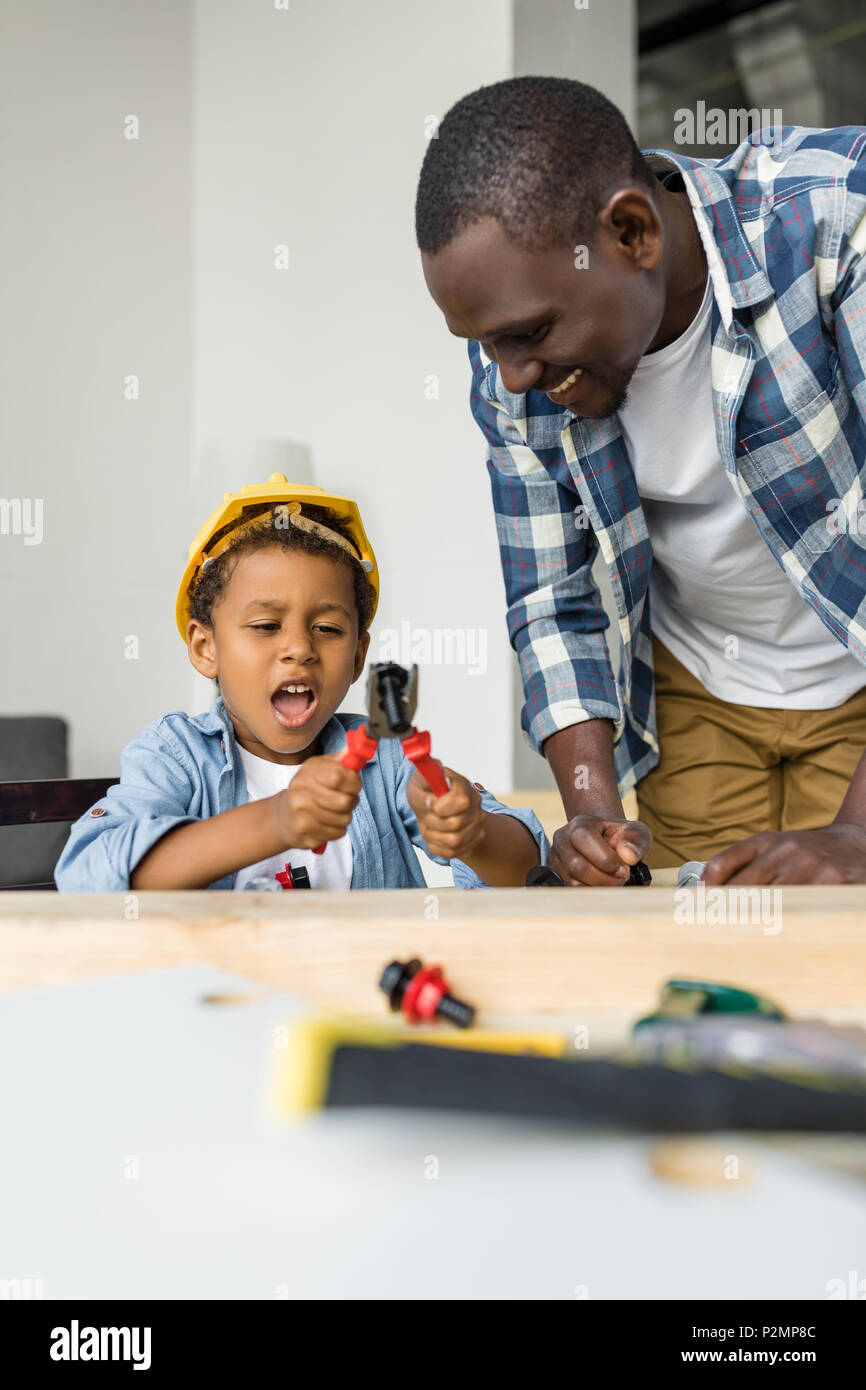 Father son repair tools hi-res stock photography and images - Alamy