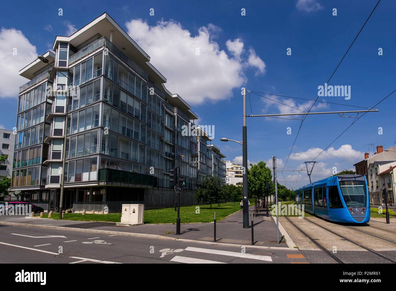 Reims tramway hi-res stock photography and images - Alamy