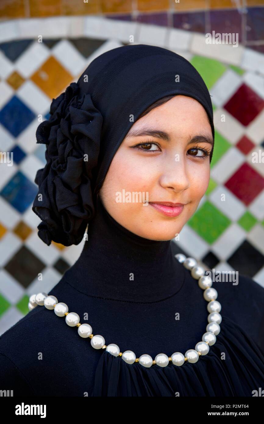 Moroccan woman student hi-res stock photography and images - Alamy