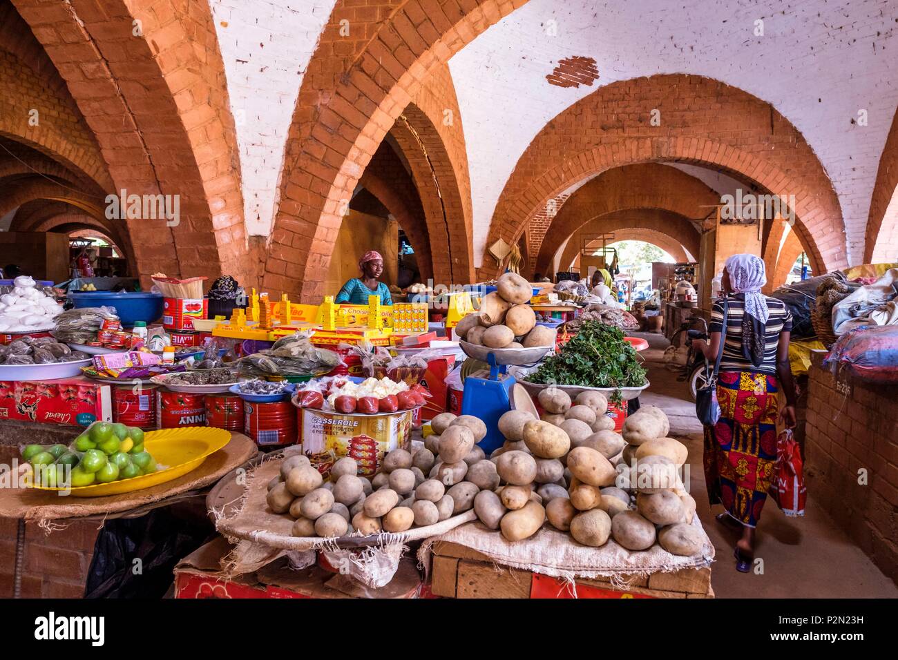 Burkina Faso, Boulkiemdé province, Koudougou, the central market ...