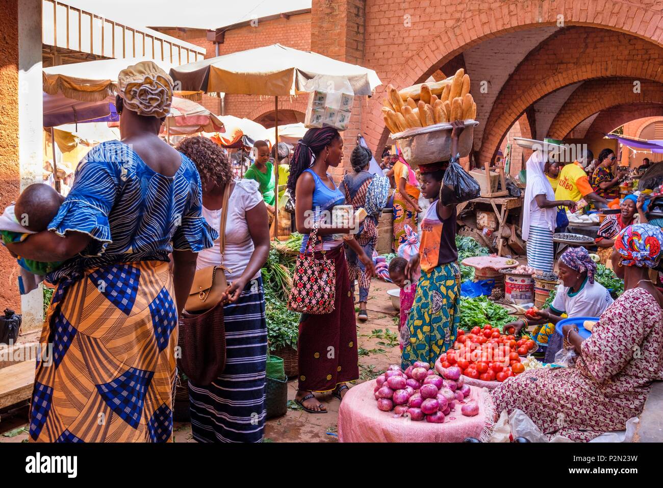 Burkina Faso, Boulkiemdé province, Koudougou, the central market ...